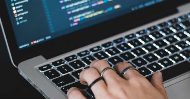PHPとは？HTML、JavaScriptとの違いやできること、基本ルールを解説！ - WEBCAMP MEDIA